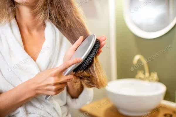 astuces et conseils pour prendre soin de ses cheveux.